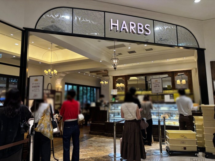 いつ見ても若者が行列してるカフェ「HARBS」に行ってみたら…あまりにもケーキ界のコメダだった - Yahoo! JAPAN